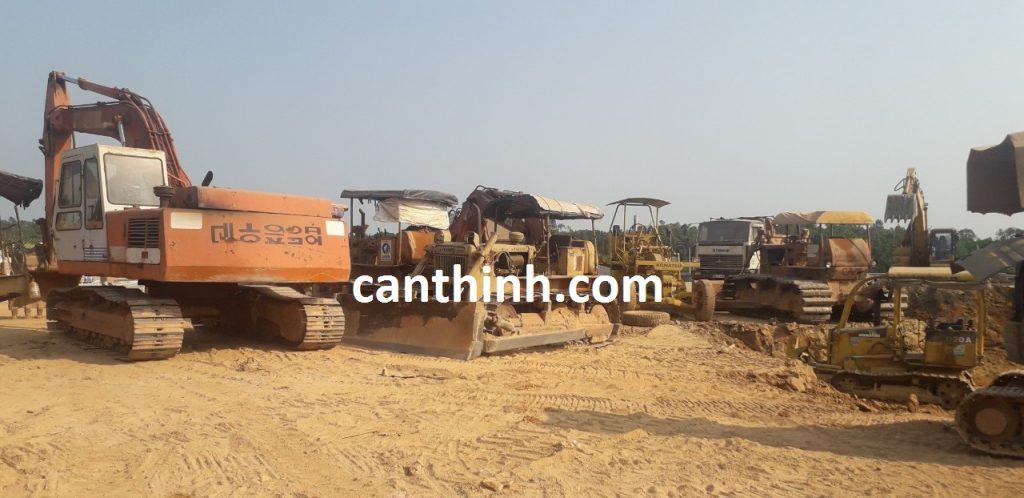 Xe Ủi Đất Xe Đào tại Bình Sơn - Cần Thịnh
